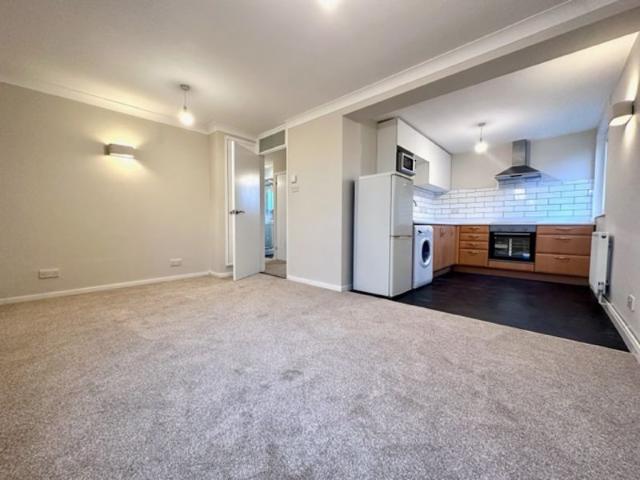 Sandpipers, Watermead Road, Farlington PO6, 2 bed flat to rent, £1,050 pcm | PrimeLocation