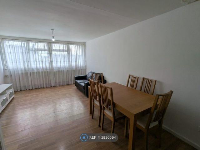 Sandra Close, London N22, 2 bed maisonette to rent, £1,750 pcm | PrimeLocation