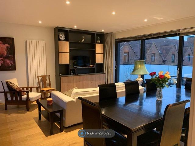 Sandridge House, Harpenden AL5, 2 bed flat to rent, £2,400 pcm | PrimeLocation