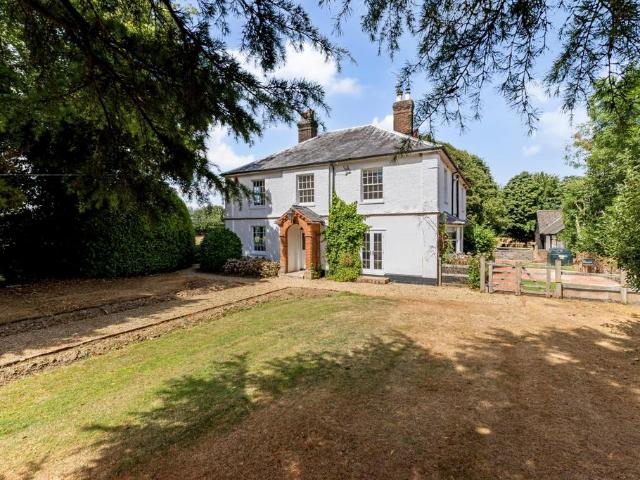 Sandridgebury Lane St. Albans AL3 4 bed farm house to rent £4,000 pcm £923 pw