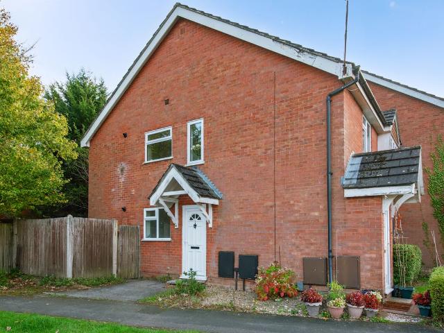 Sandringham Way, Frimley GU16, 2 bed maisonette to rent, £1,400 pcm | PrimeLocation
