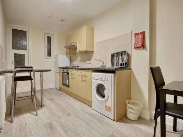 Sandringham Apartments, Osborne Road, Southsea, PO5