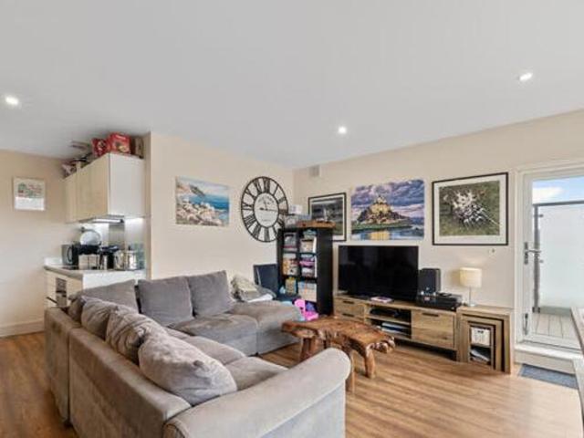 Sandringham Avenue, Wimbledon, 2 Bedroom Apartment
