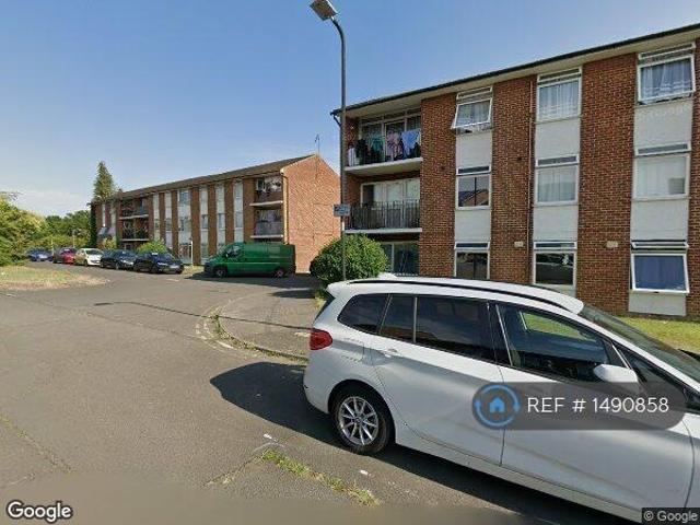 Sandringham Court, Slough, SL1 2 bed flat to rent £1,450 pcm £335 pw