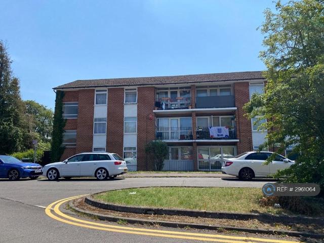 Sandringham Court, Slough, SL1 3 bed flat to rent £1,450 pcm £335 pw
