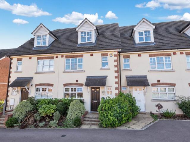 Sandringham Close, Borehamwood WD6, 4 bed terraced house to rent, £2,850 pcm | PrimeLocation