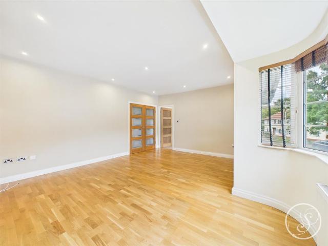 Sandringham Drive, Leeds LS17, 2 bed flat to rent, £925 pcm | PrimeLocation