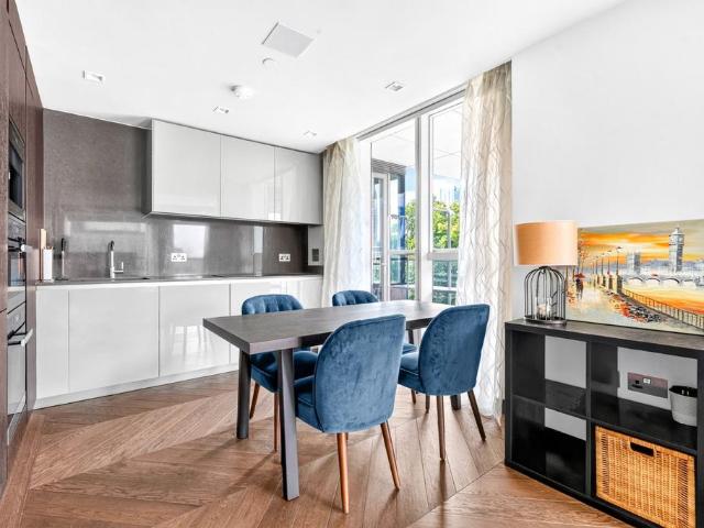 Sandringham House, Earls Way, London. 2 bed flat to rent £5,500 pcm £1,269 pw