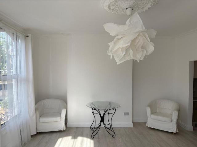 Sandringham Rd, Dalston, Hackney, E8 2 bed flat to rent £2,500 pcm £577 pw