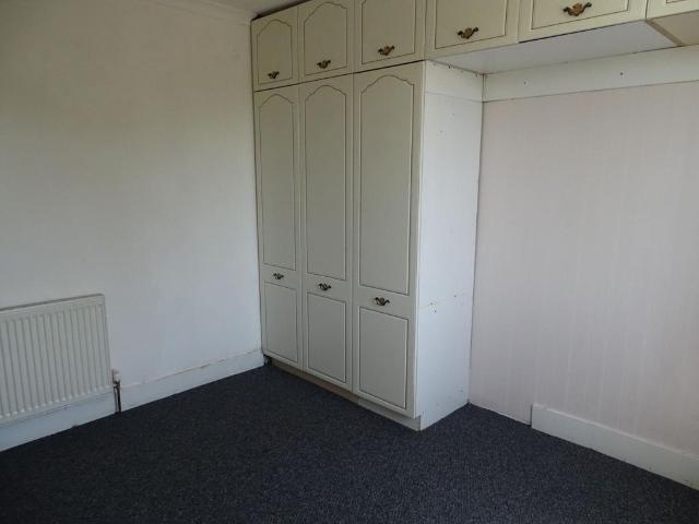 Sandringham Road, Northolt 4 bed terraced house to rent £2,750 pcm £635 pw