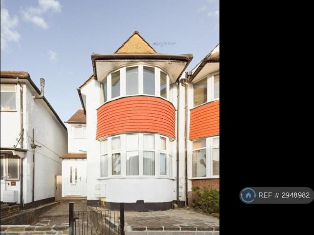 Sandringham Road, London, NW11 3 bed semi detached house to rent £2,700 pcm £623 pw