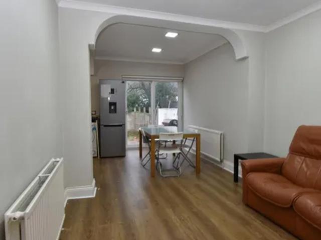 Sandringham Road, London, NW11 9DP, United Kingdom | 1 bed townhouse for rent #138251309 | Rentberry