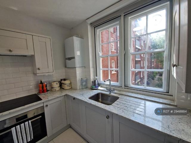 Sandwich Street, London, WC1H 1 bed flat to rent £2,500 pcm £577 pw