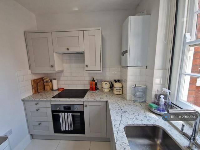 Sandwich Street, London, WC1H 1 bed flat to rent £2,500 pcm £577 pw