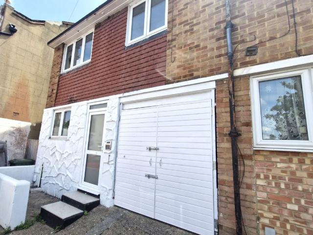 Sandy Hill Avenue, Woolwich, London SE18, 3 bed terraced house to rent, £2,000 pcm | PrimeLocation