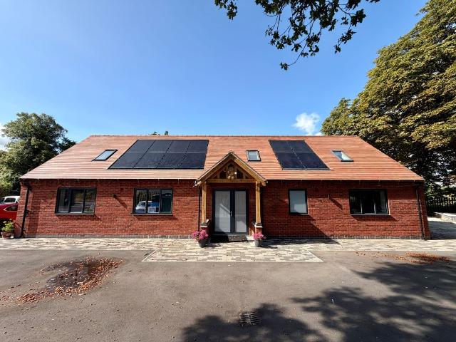 Sandy Lane, Leamington Spa CV32, 4 bed flat to rent, £2,500 pcm | PrimeLocation
