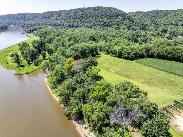Sandy Point Rd, Out of State, IA 52151