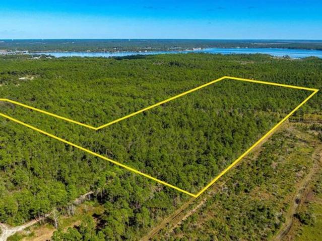 Sandy Pt St, Milton, FL 32583