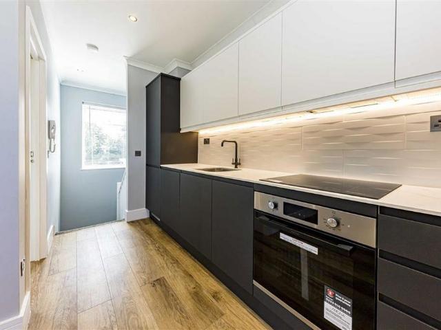 Sandycombe Road, Kew TW9 1 bed flat to rent £1,800 pcm £415 pw