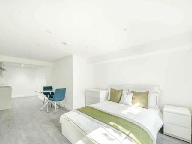 Sandycombe Road, Studio Apartment For