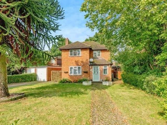 Sangers Drive, Horley, 3 Bedroom Detached