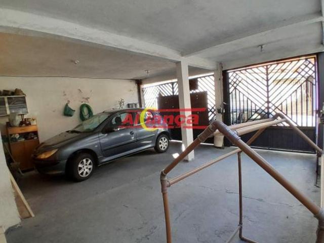 SAO DUAS CASAS TERREAS A DE BAIXO COM 3 DORMITORIOS A SUPERIOR COM 2 DORMITORIOS!