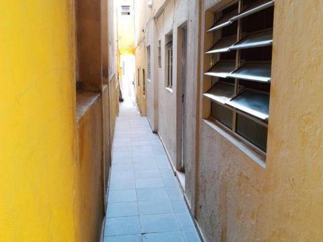Sao quatro casas: Casa 01 com 2 comodos e banheiro  Casa 02 com 3 comodos e banheiro  Casa 03