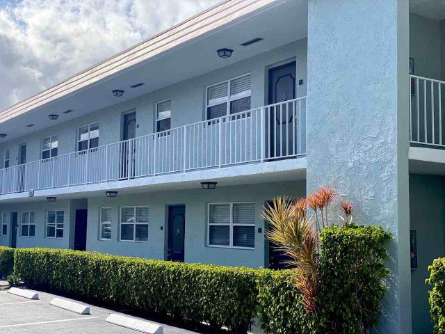 Sabal Palms Apartment Homes 2 Bedroom Apartment for Rent at 665 Glouchester St, Boca Raton, FL 33487 Delray Manors