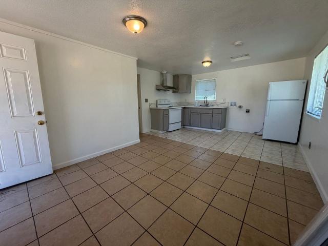 SAC T 5801 1 Bedroom Apartment for Rent at 5801 Wallace Ave, Sacramento, CA 95824 Avondale