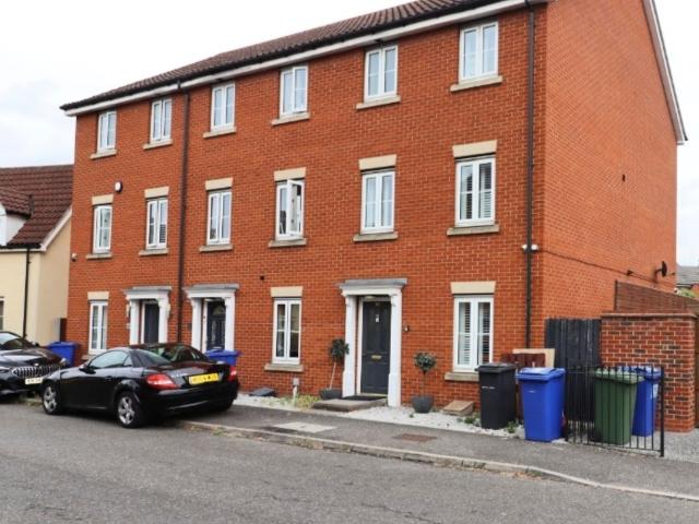 Sachfield Drive, Grays RM16, 4 bed semi detached house to rent, £2,600 pcm | PrimeLocation