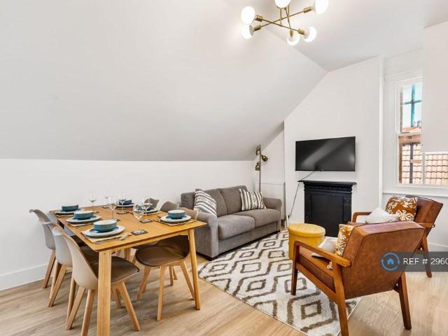 Sackville Gardens, Hove, BN3 3 bed flat to rent £1,987 pcm £459 pw