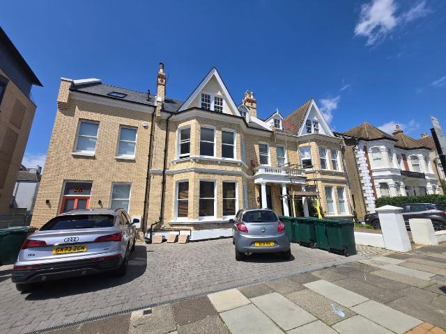 Sackville Gardens, Hove BN3, 3 bed flat to rent, £2,300 pcm | PrimeLocation