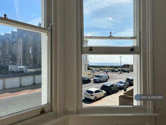 Sackville Gardens, Hove, BN3 3 bed flat to rent £2,250 pcm £519 pw