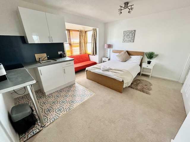 Sackville Road, Room 5, Brighton Studio to rent £1,000 pcm £231 pw