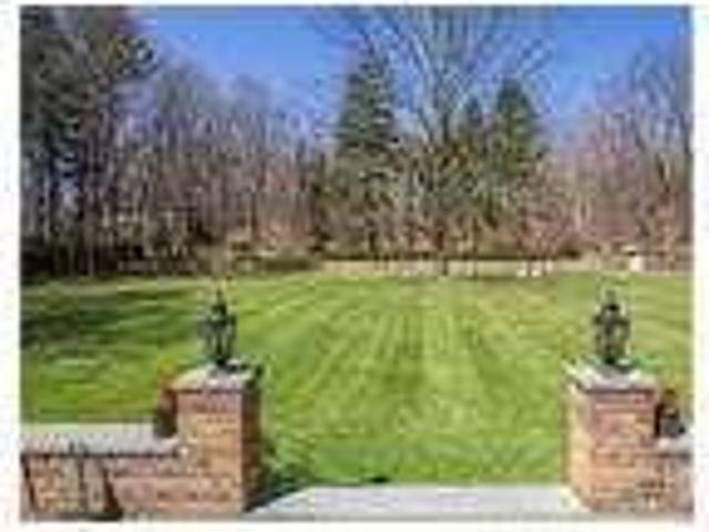 Saddle River superb House nearby fine dining. 3+ Car Garage!