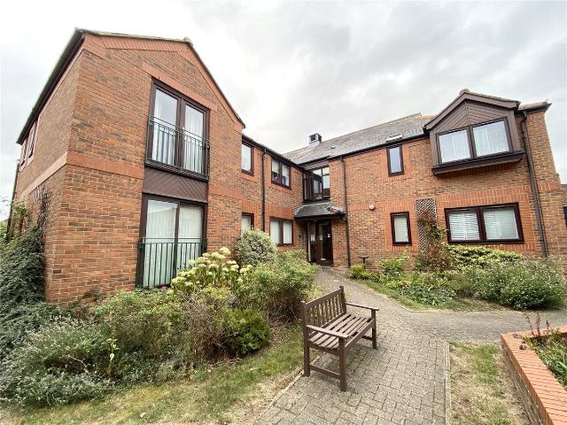 Saddlers Walk, High Street, Kings Langley, Hertfordshire WD4, 1 bed flat to rent, £1,150 pcm | PrimeLocation