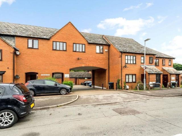 Saddlers Mews, High Street, Markyate, St. Albans AL3, 2 bed flat to rent, £1,400 pcm | PrimeLocation