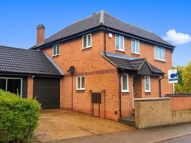 Saddlers Place, Downs Barn, 4 Bedroom Detached