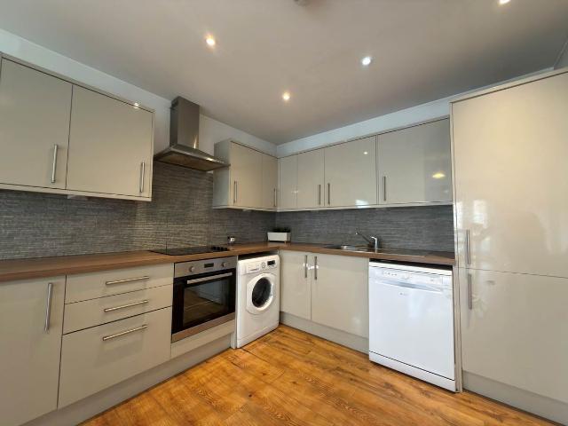 Saddlers Place, Hounslow TW3, 2 bed flat to rent, £2,000 pcm | PrimeLocation