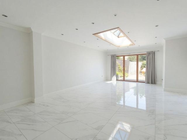 Saddlescombe Way, Woodside Park, N12