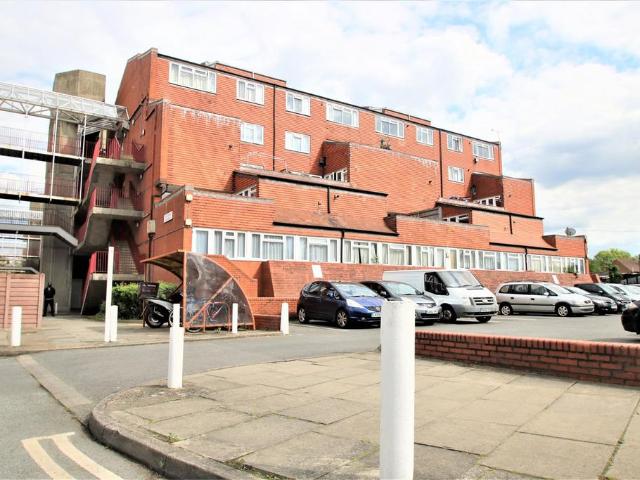 Sadler Close, Mitcham, CR4 4 bed maisonette to rent £2,400 pcm £554 pw