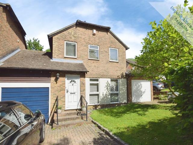 Sadlers Close Chatham ME5 3 bed detached house to rent £2,100 pcm £485 pw