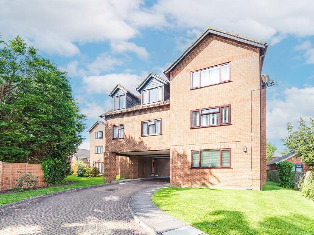 Sadlers Court, Winnersh RG41, 2 bed flat to rent, £1,400 pcm | PrimeLocation