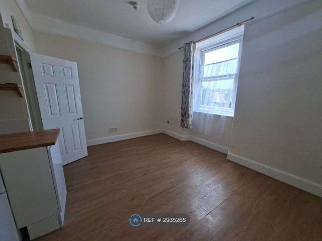 Saeeda, Redruth TR15, Studio to rent, £575 pcm | PrimeLocation