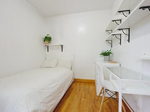 Safe & Cozy room in Woodside Available from Sep.12
