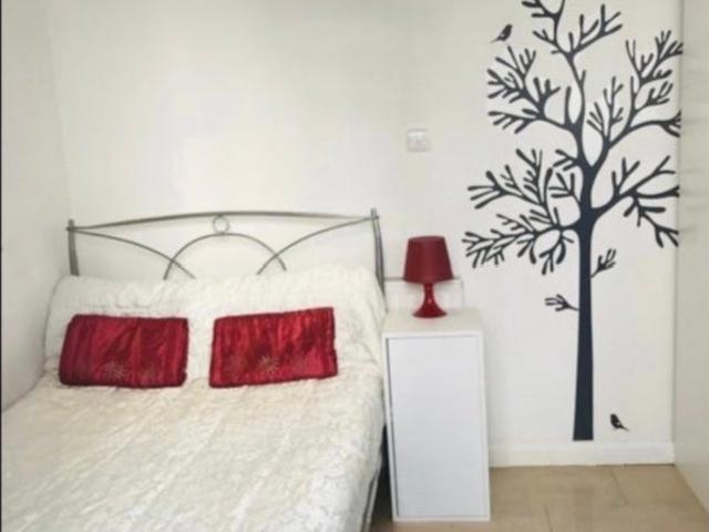 SAFE QUIET Studio flat 5 mins walk to tube
