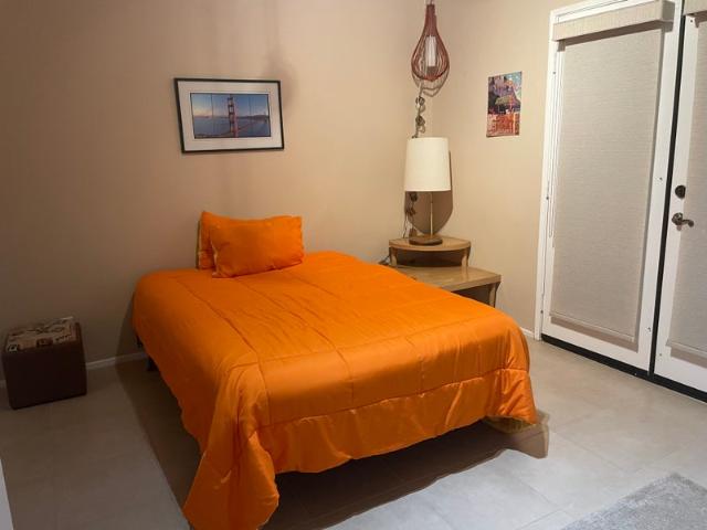 Safe & quiet view home in DHS