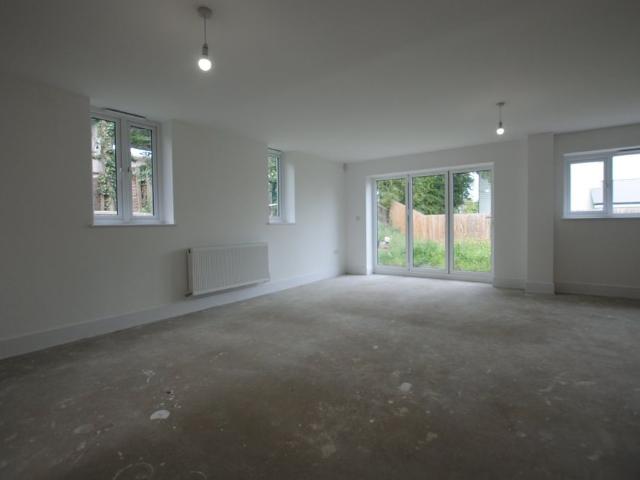 Safety Bay Close, Kent, London