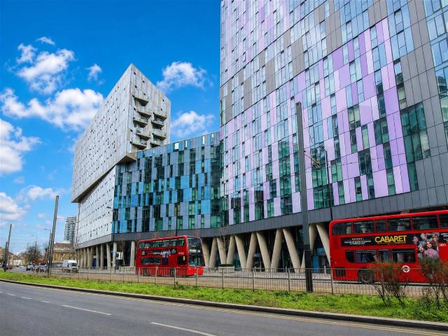 Saffron Central Square, Croydon CR0, 1 bed flat to rent, £1,425 pcm | PrimeLocation
