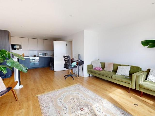 Saffron Central Square, Croydon, CR0 2 bed apartment to rent £1,900 pcm £438 pw